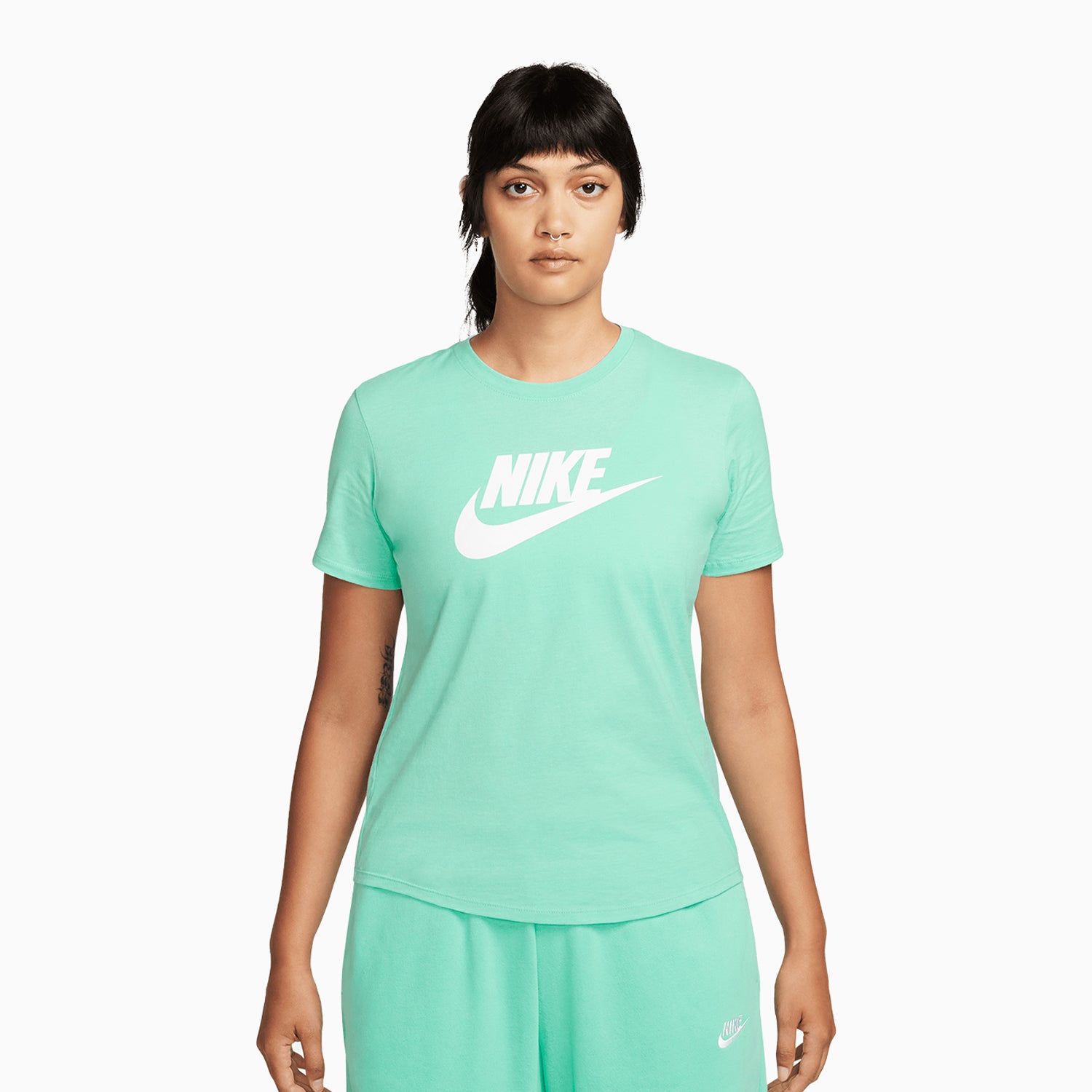 Nike Women's Sportswear Classics Essentials Outfit